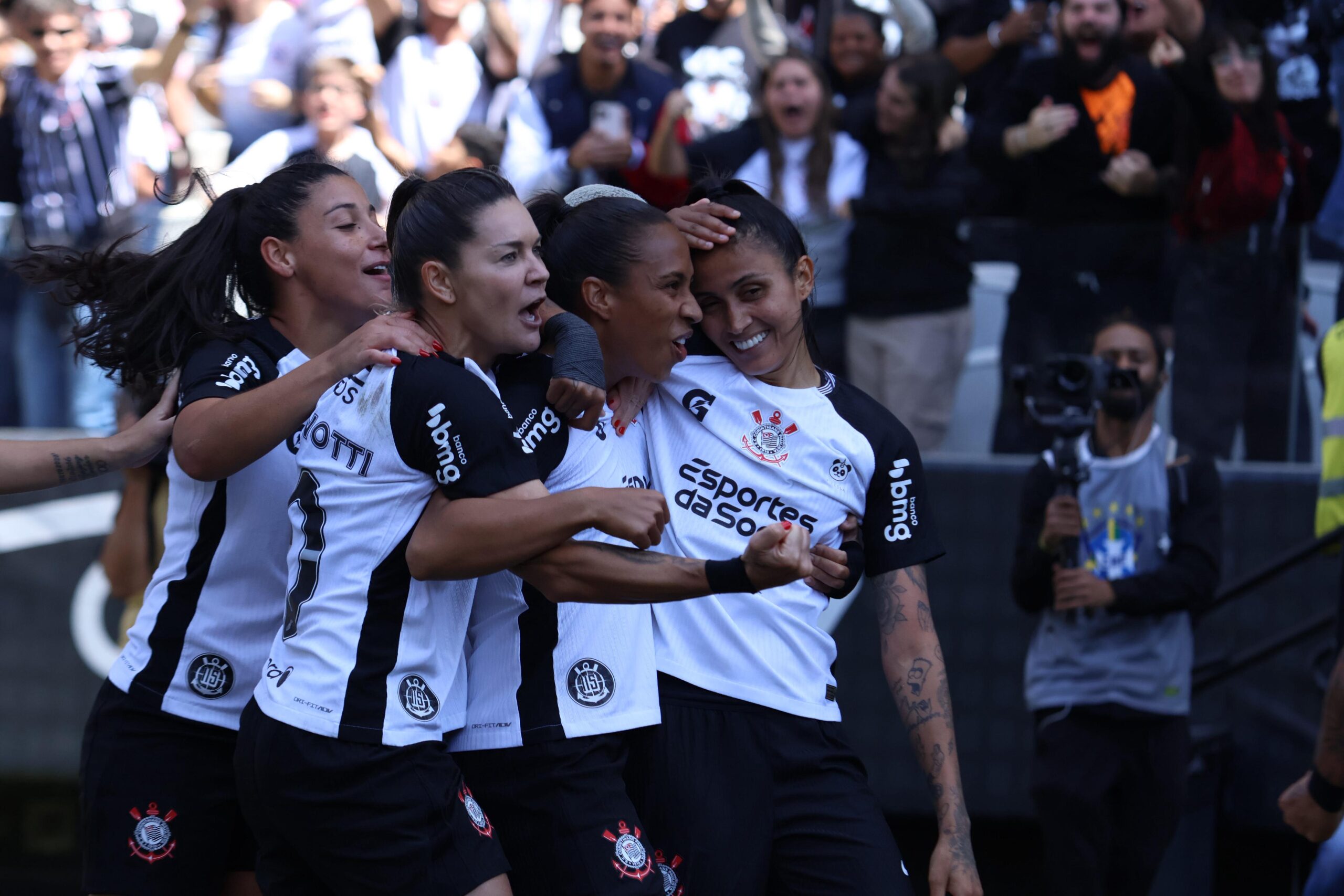 É campeão! Corinthians fatura o heptacampeonato brasileiro - Campo Delas