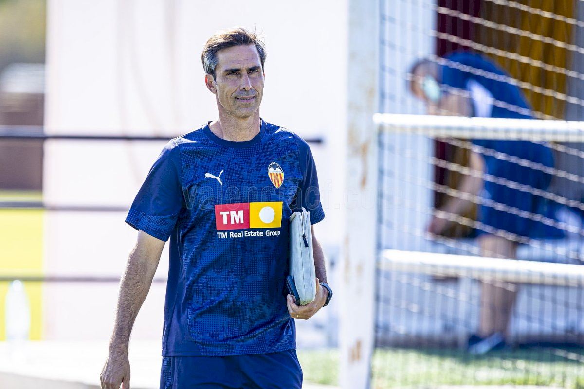 Treinador espanhol e três filhos morrem em naufrágio na Indonésia ...